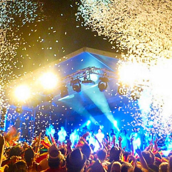 Flutter, Streamers, Confetti – Howards Fireworks